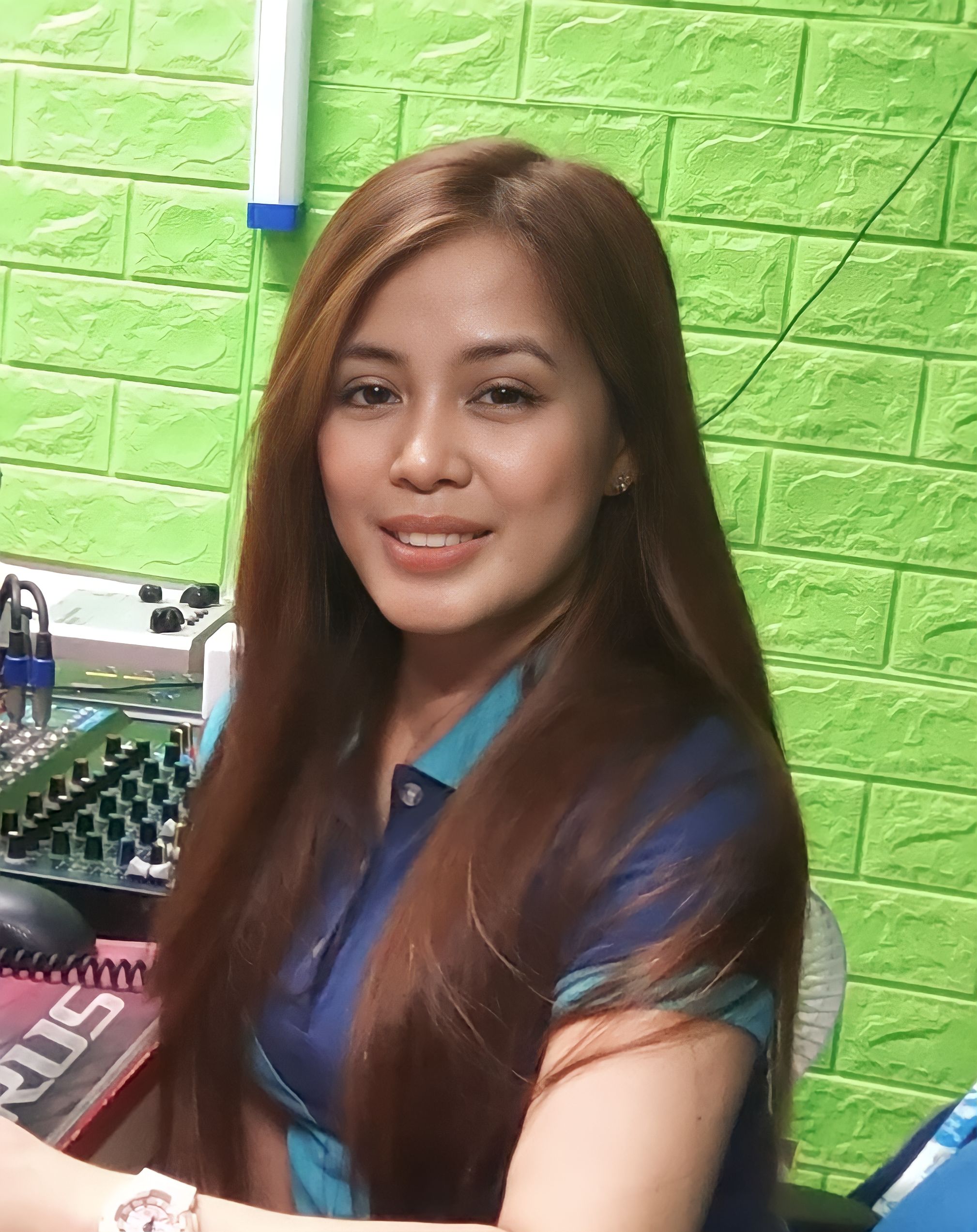 Anj Flores // Social Media Specialist - Myprofile