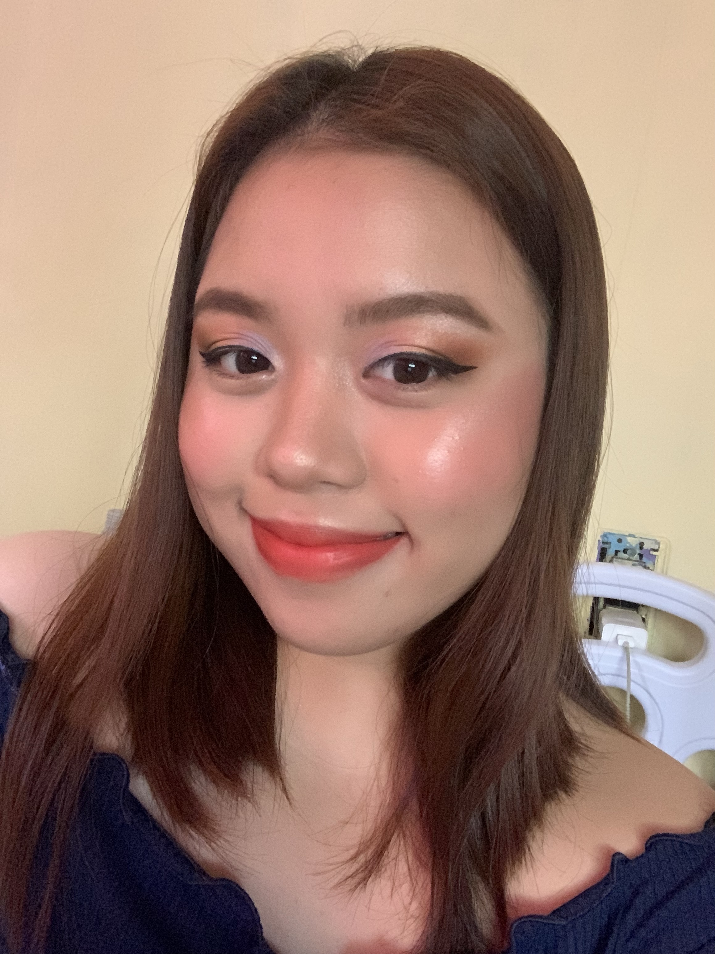 Alexandra Abad Gonzales // Social Media Management - Myprofile